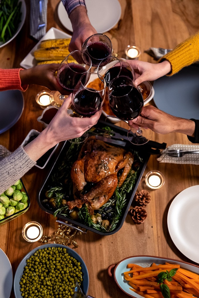 Friendsgiving: An Easy Guide to Hosting, Food, Invitations & Decor ...